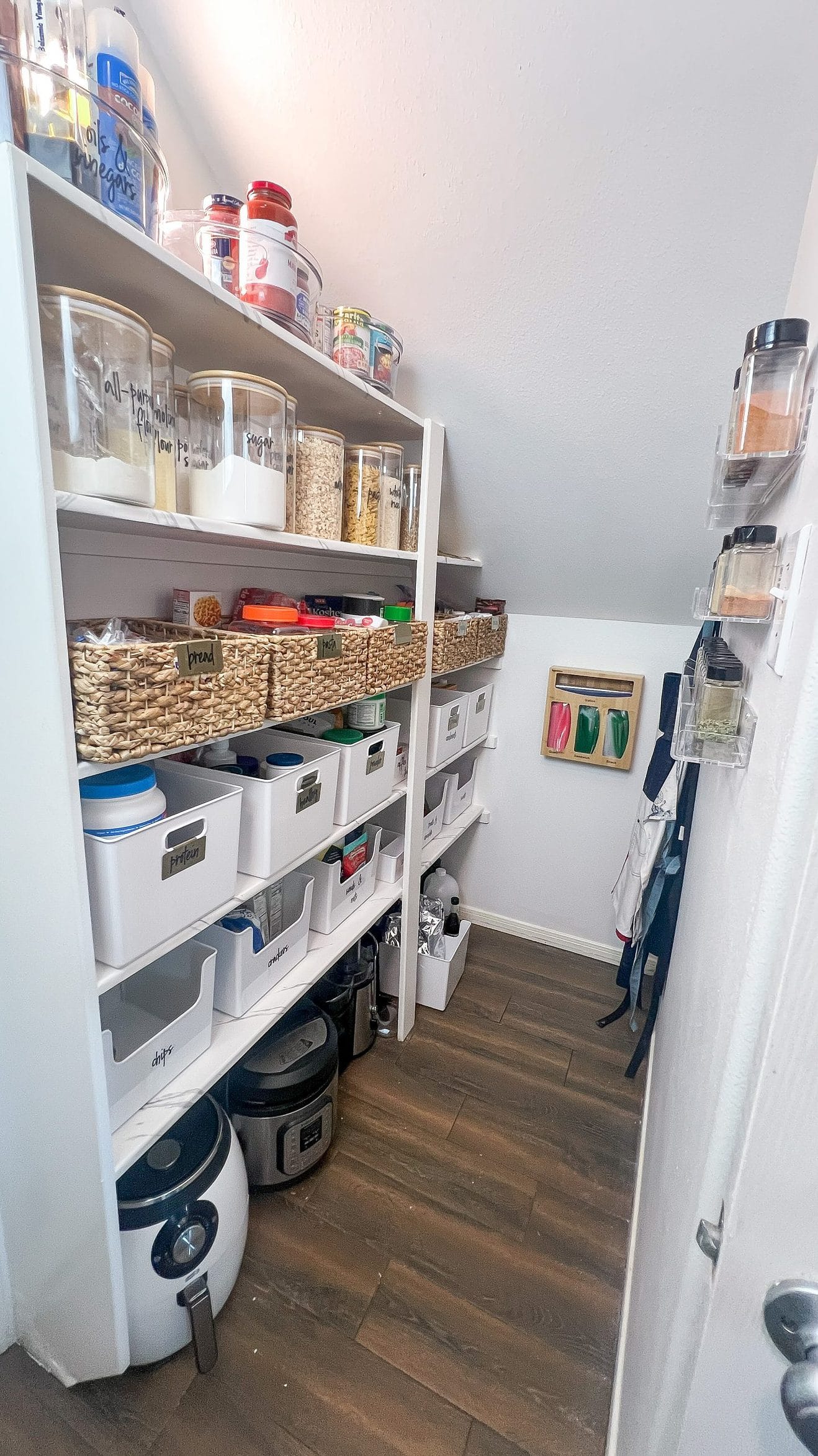 Kitchen Pantry Makeover